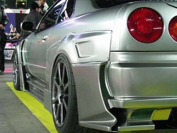 URAS Type GT Fender Kit - Skyline R34 ER34 Coupe | First Gear Project